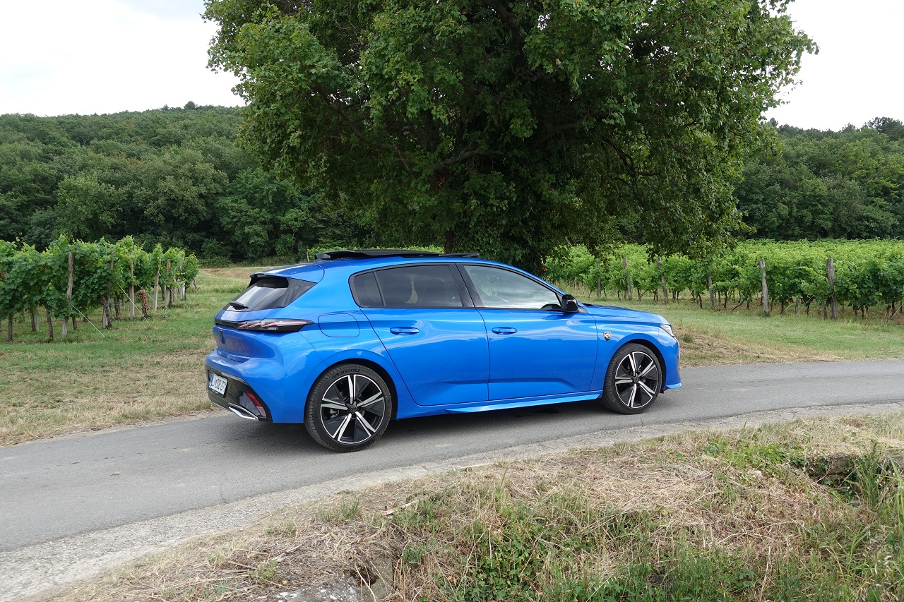 Peugeot 308 GT 1.2 Pure Tech 130 EAT8 - ambicije gran turismo - Automobil