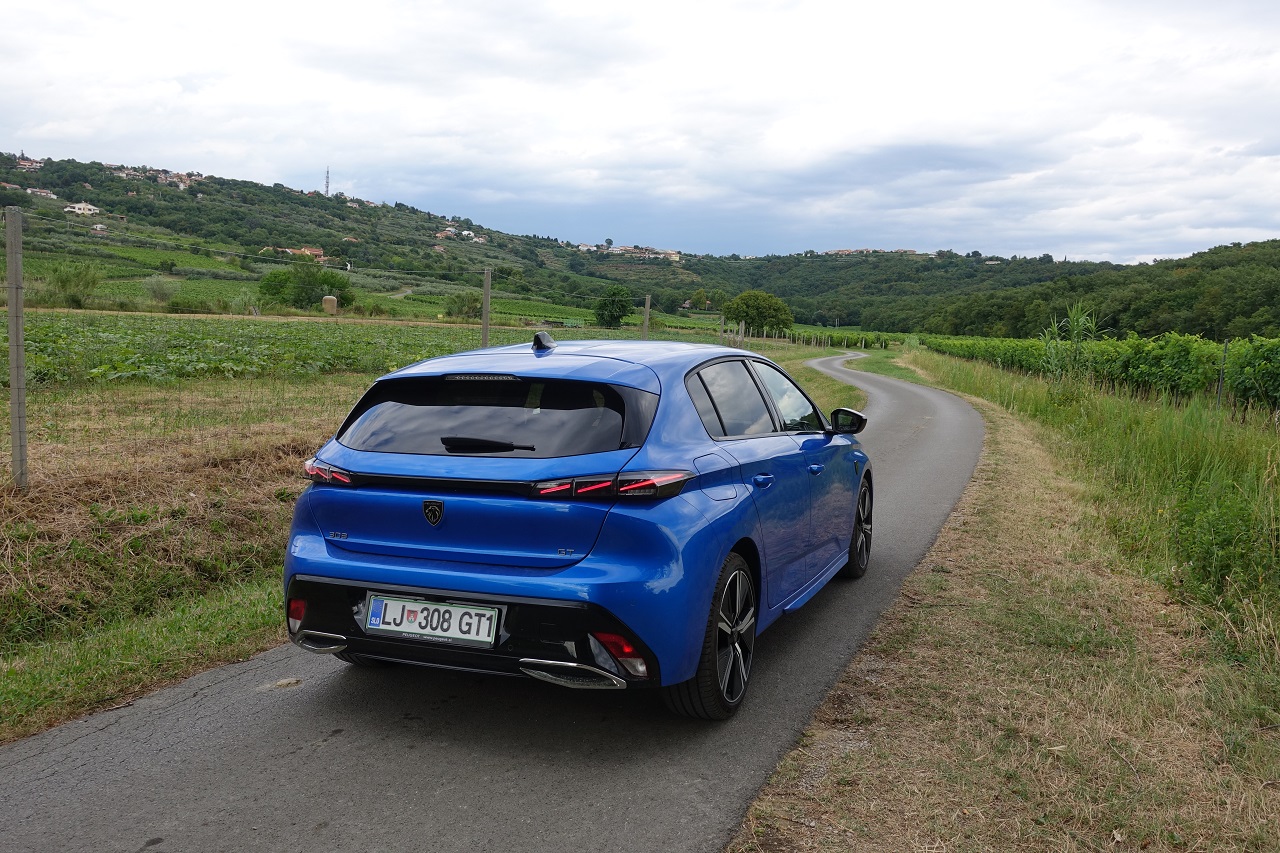 Peugeot 308 GT 1.2 Pure Tech 130 EAT8 - ambicije gran turismo - Automobil