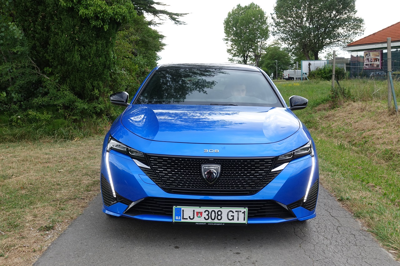 Peugeot 308 GT 1.2 Pure Tech 130 EAT8 - ambicije gran turismo - Automobil