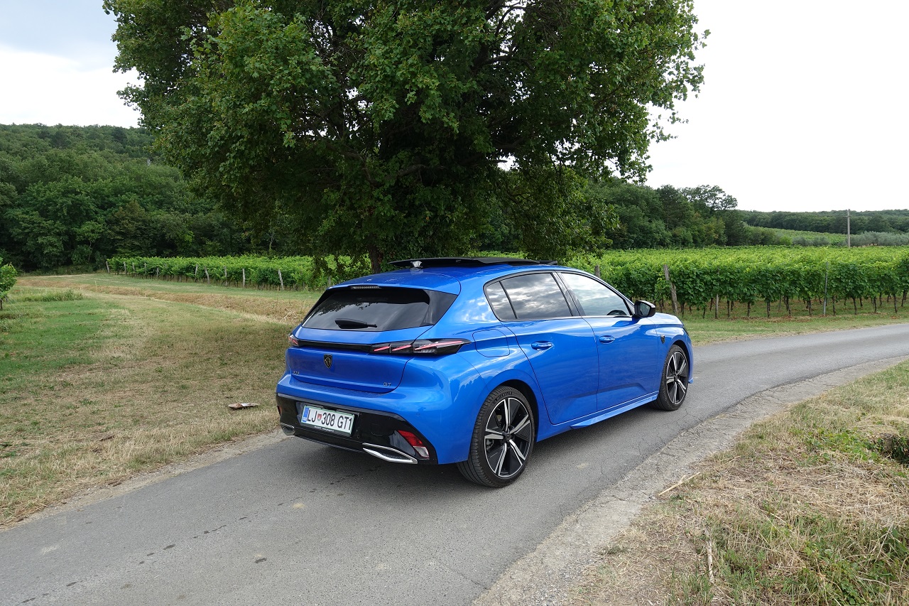 Peugeot 308 GT 1.2 Pure Tech 130 EAT8 - ambicije gran turismo - Automobil