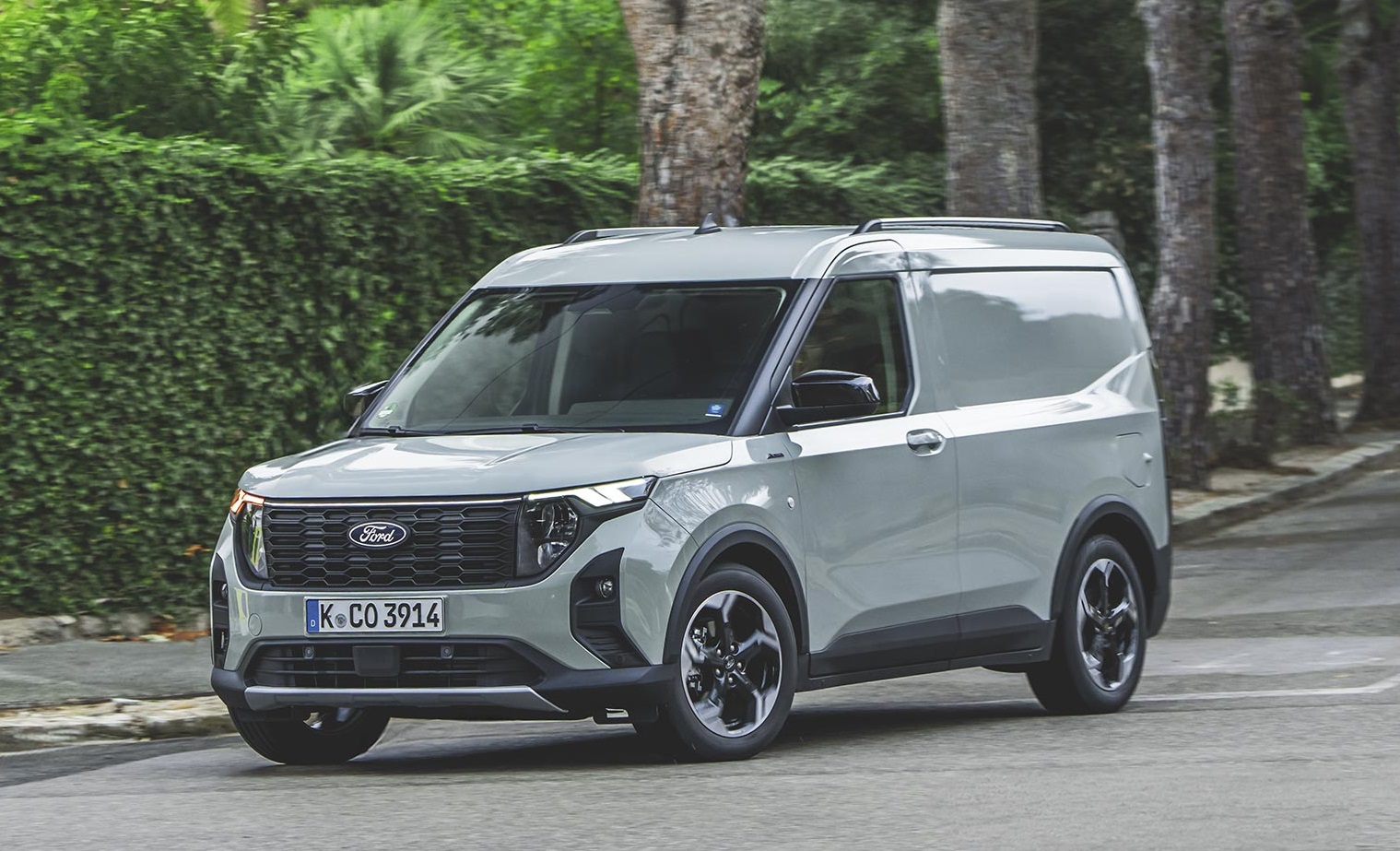 Predstavljata se popolnoma nova Ford Tourneo in Transit Courier - Automobil